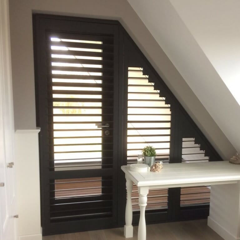 Raamdecoratie voor een trapezium raam? Geen probleem! - Zonnelux